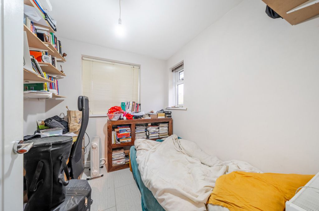 Raynel Drive, Ireland Wood, Leeds LS16, 2 bed flat for sale, £100,000 ...