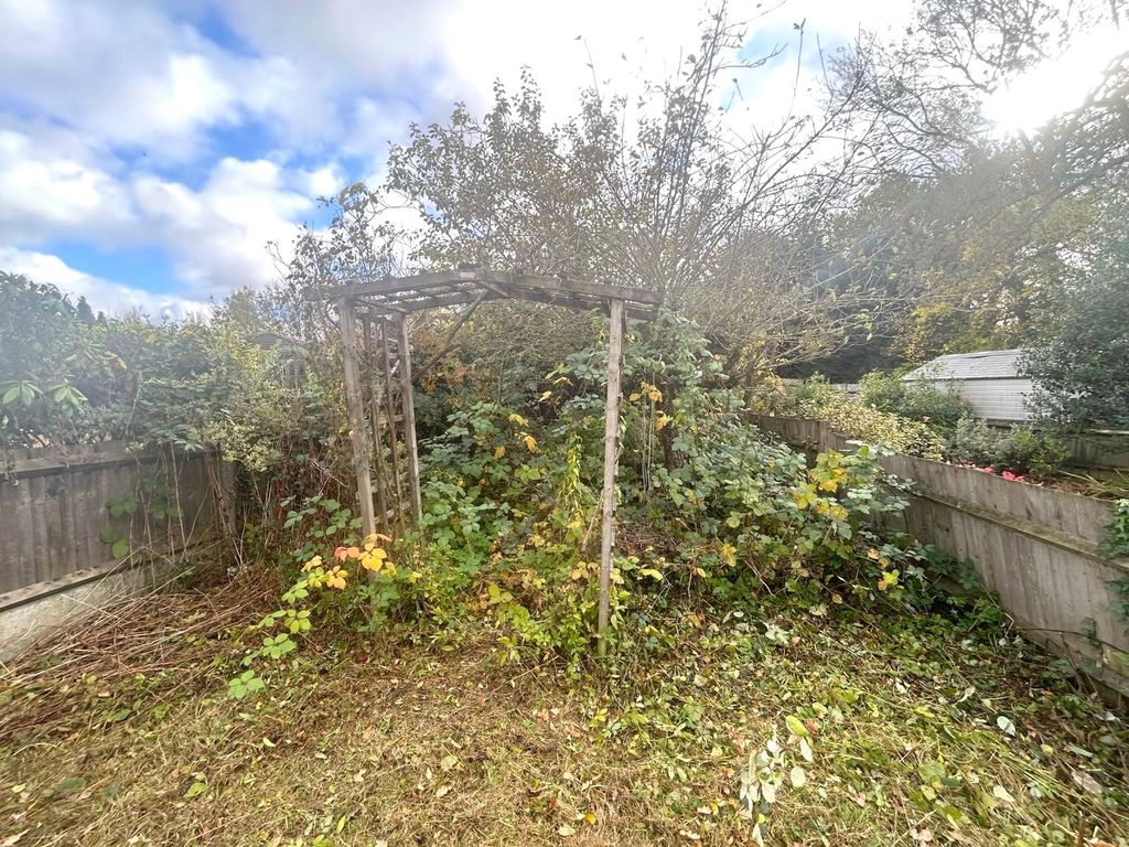 Maxwelton Close, Mill Hill, London NW7, 3 bed semi-detached house for ...