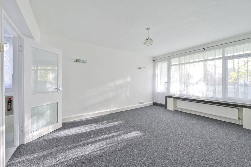 Tangley Grove, Roehampton, London SW15, 2 bed flat for sale, £280,000 ...