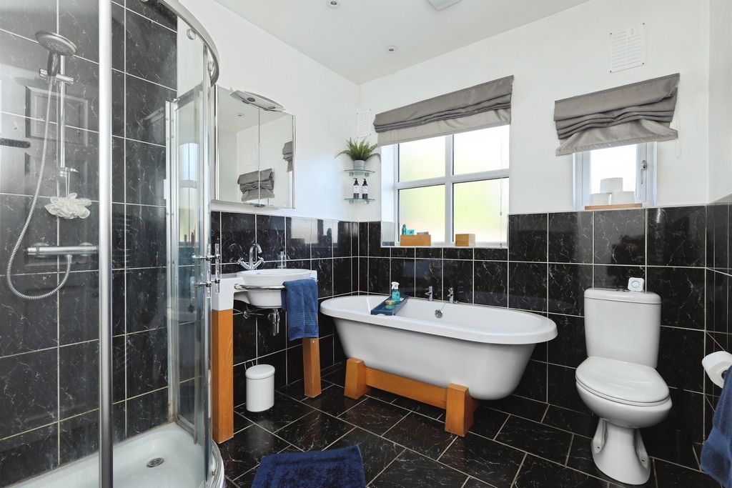 Worksop Road, Woodsetts, Worksop S81, 5 bed detached bungalow for sale ...