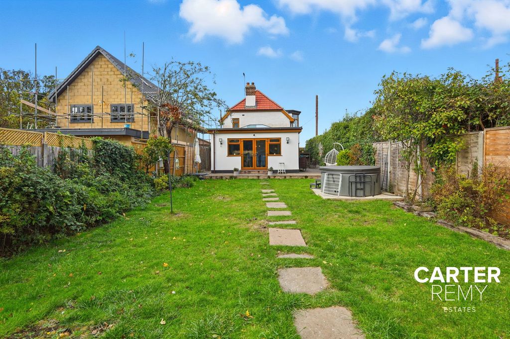 High Road, Pitsea SS13, 3 bed detached house for sale, £475,000 ...