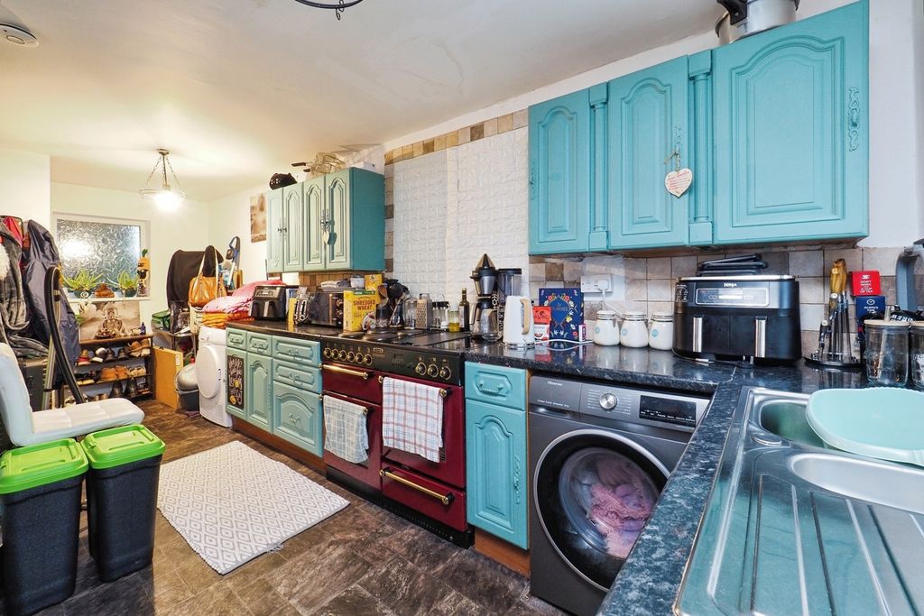 Phoenix Avenue, Gedling, Nottingham, Nottinghamshire NG4, 3 bed ...