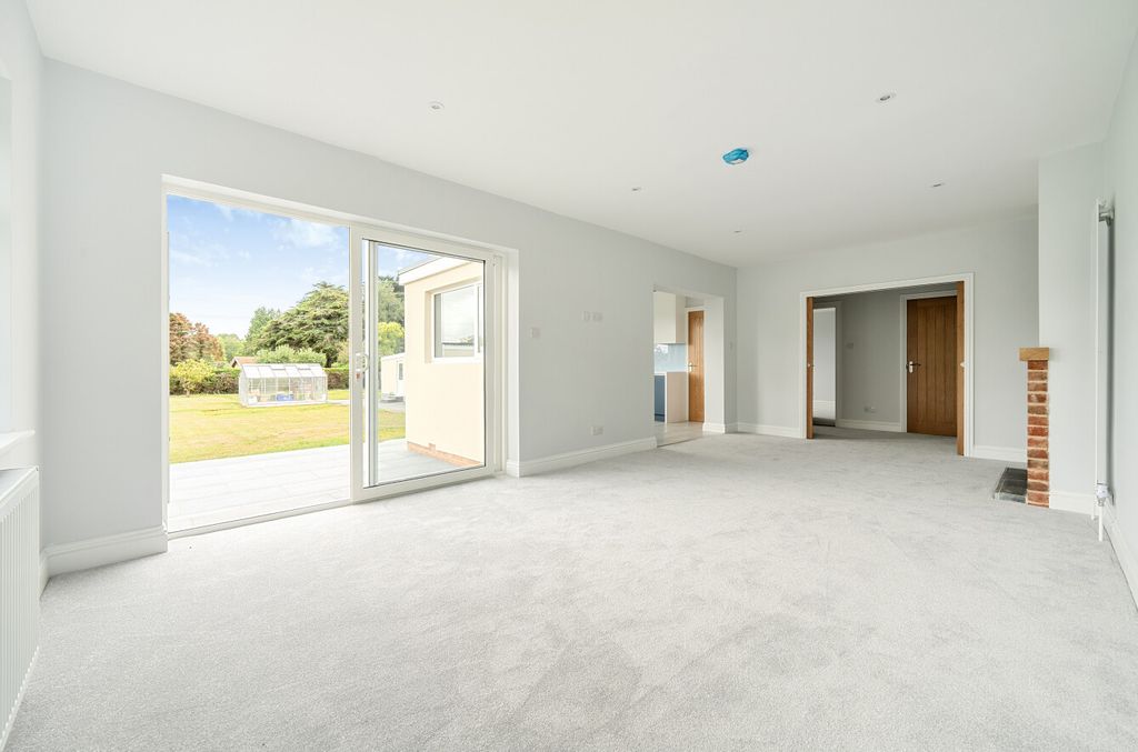 Southwick Road, North Boarhunt, Fareham, Hampshire PO17, 3 bed bungalow ...