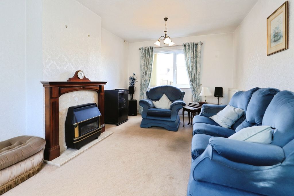 Beech Close, Wolverhampton, West Midlands WV10, 3 bed semi-detached ...