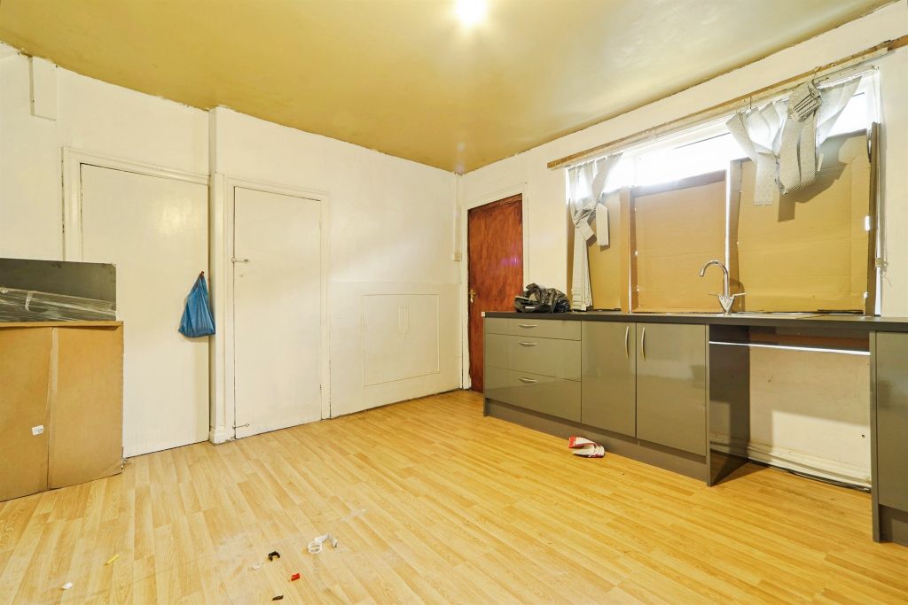 Sandhurst Road, Leeds LS8, 3 bed end terrace house for sale, £130,000 ...