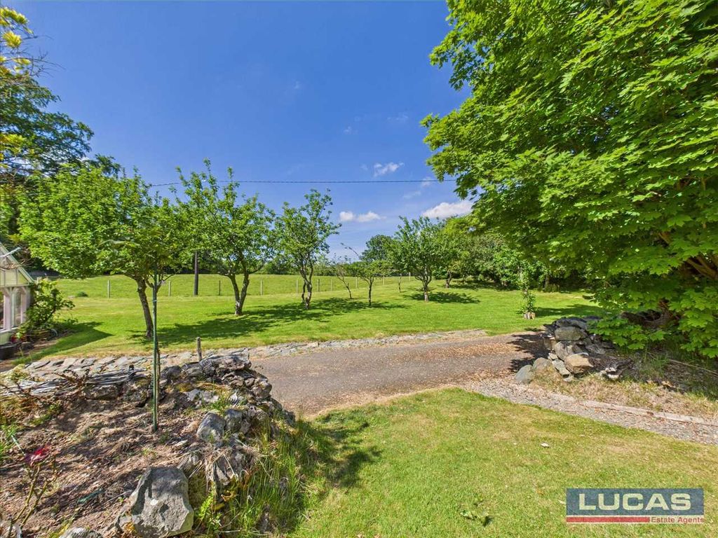 Yr Efail, Ffordd Brynsiencyn, Llanfairpwll LL61, 4 bed detached house ...