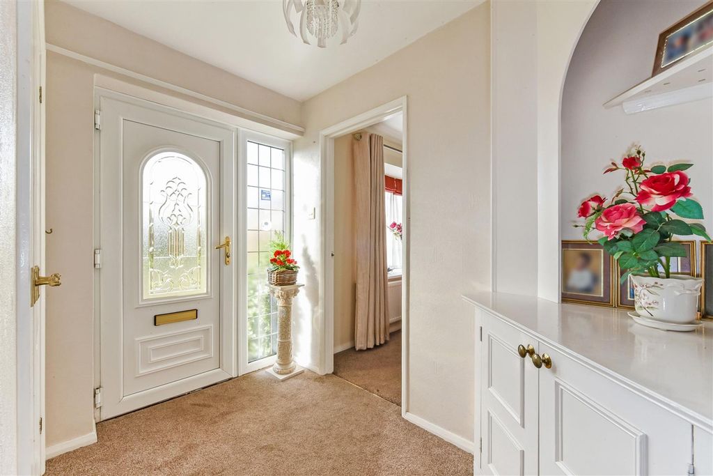 Culimore Close, West Wittering, Chichester PO20, 3 bed detached ...