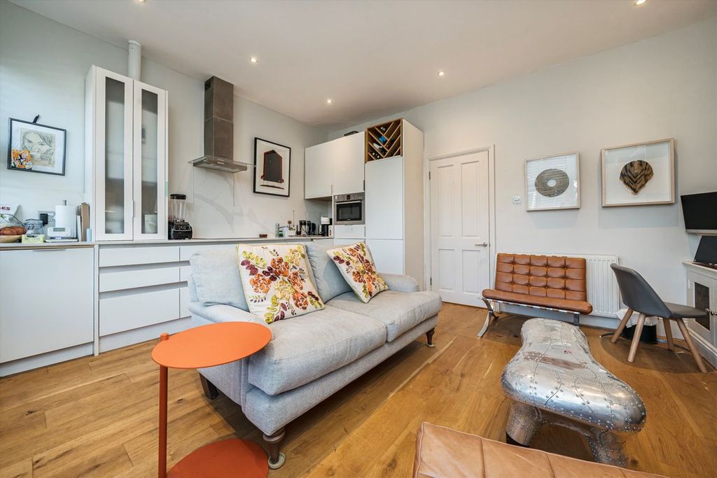 Percy Road, London W12, 2 bed flat for sale, £525,000 | PrimeLocation