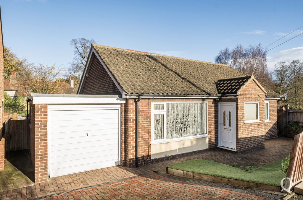 Cherryfields, Sittingbourne, Kent ME10, 2 bed bungalow for sale, £ ...