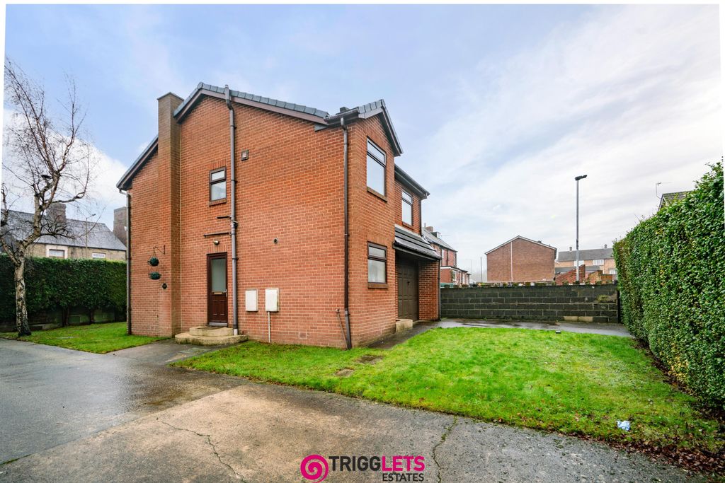 Wombwell Road, Platts Common, Hoyland, Barnsley, 9 S74, 4 bed detached ...