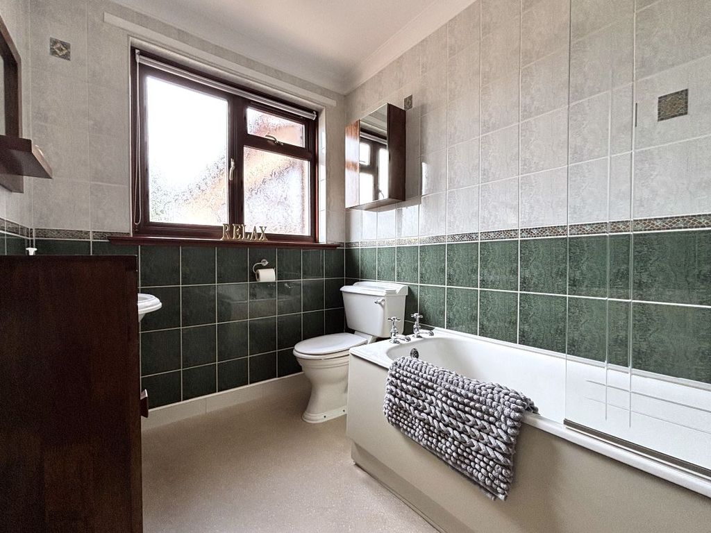 8c Cairneyhill Road, Crossford, Dunfermline KY12, 2 bed bungalow for sale, £299,950 | PrimeLocation