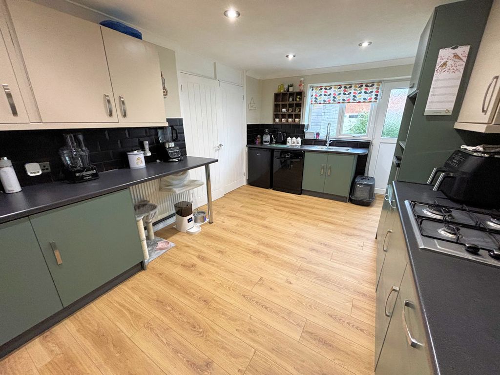 Ar Y Don, Tywyn LL36, 3 bed detached bungalow for sale, £295,000 ...