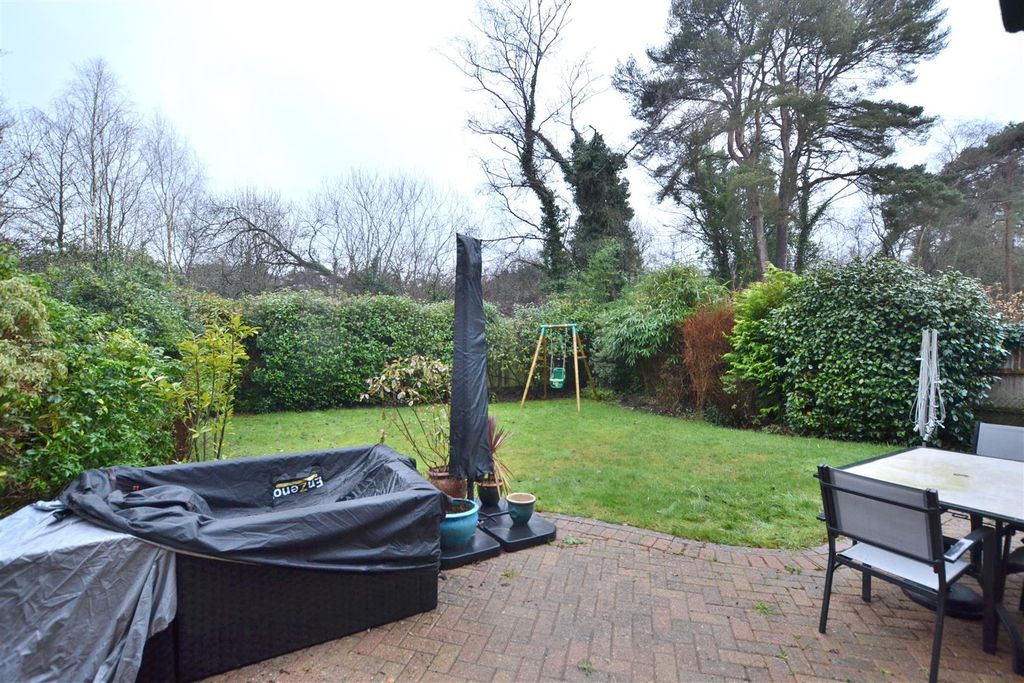 Tavistock Road, Fleet GU51, 3 bed detached house for sale, £575,000 ...