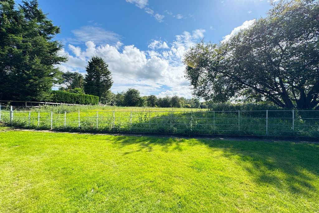 Coppice Road, Poynton SK12, 4 bed semi-detached house for sale, £ ...