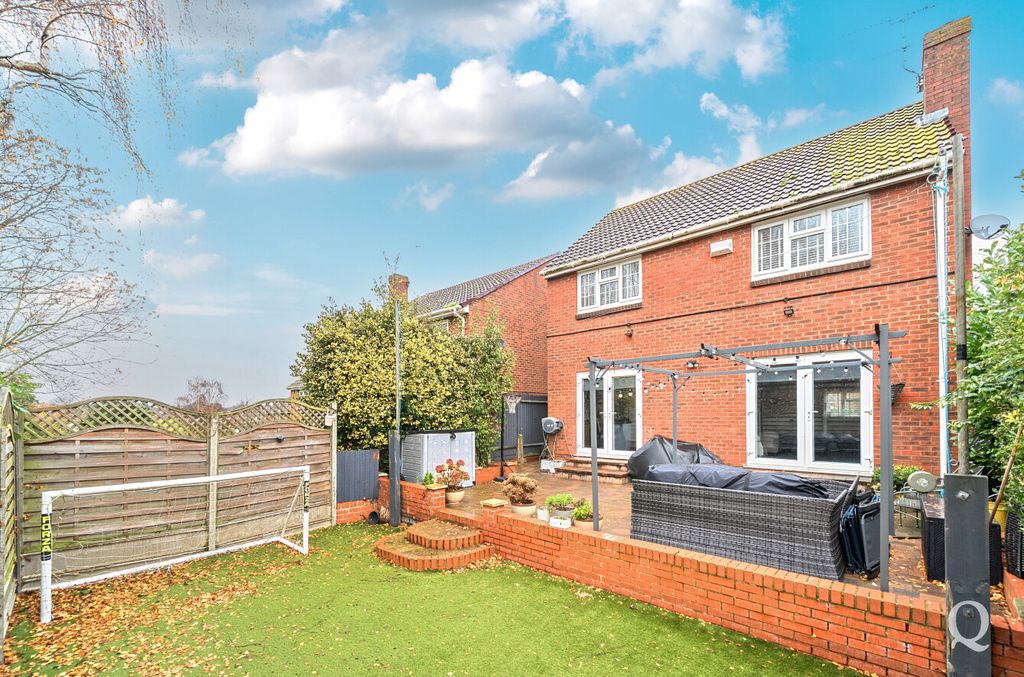 Gaze Hill Avenue, Sittingbourne, Kent ME10, 4 bed detached house for ...