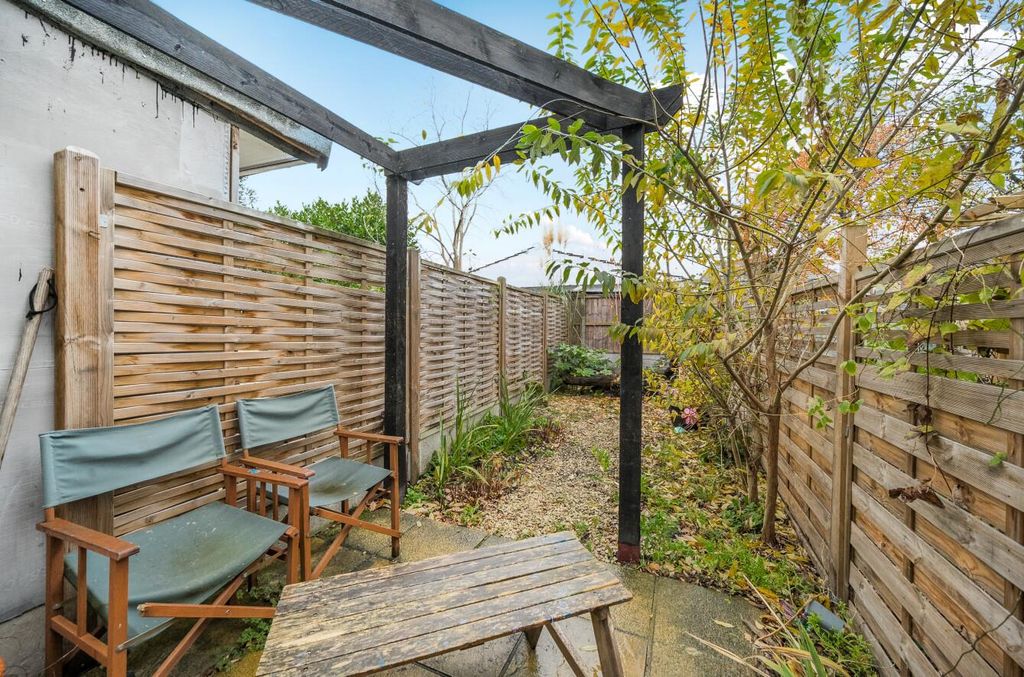 Sangley Road, London SE6, 2 bed maisonette for sale, £350,000 ...