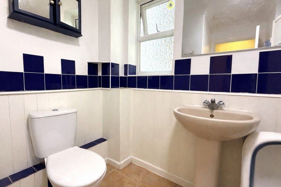Mangles Road, Guildford GU1, 1 bed flat to rent, £1,400 pcm | PrimeLocation