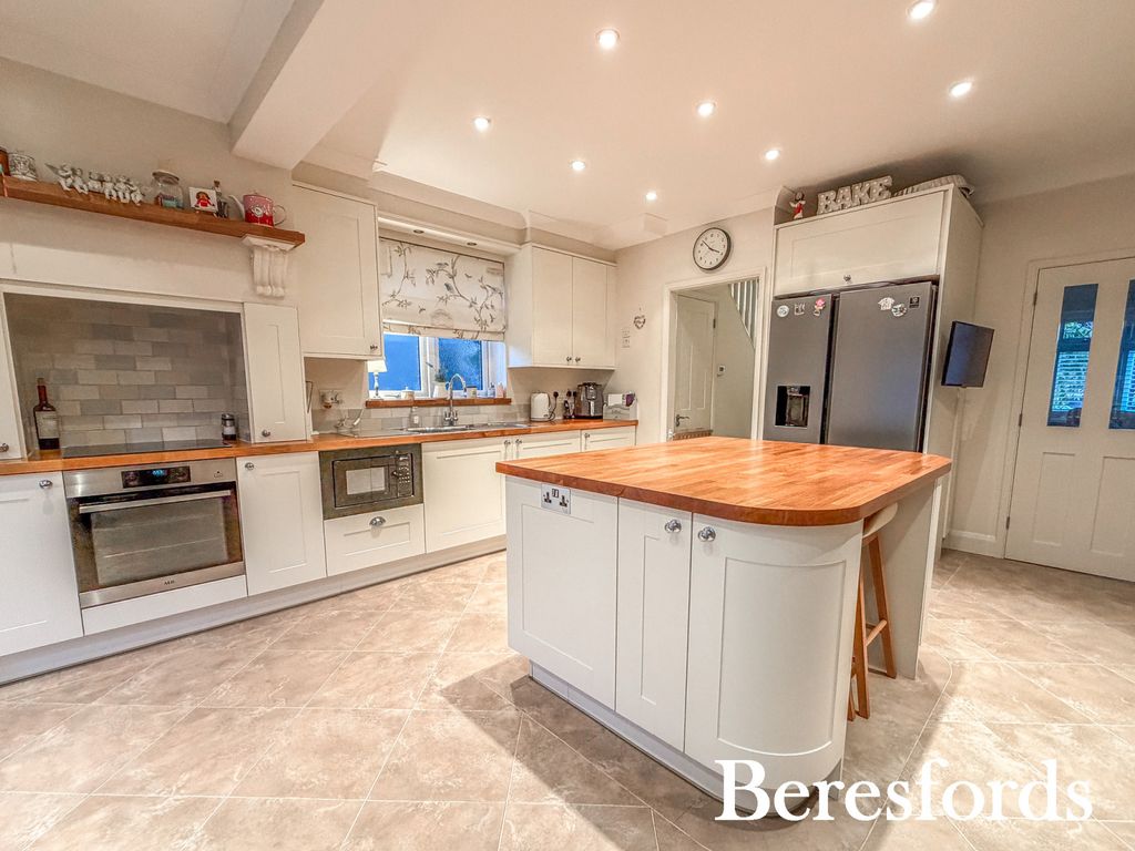 Fleet Close, Upminster RM14, 3 bed semi-detached house for sale, £ ...