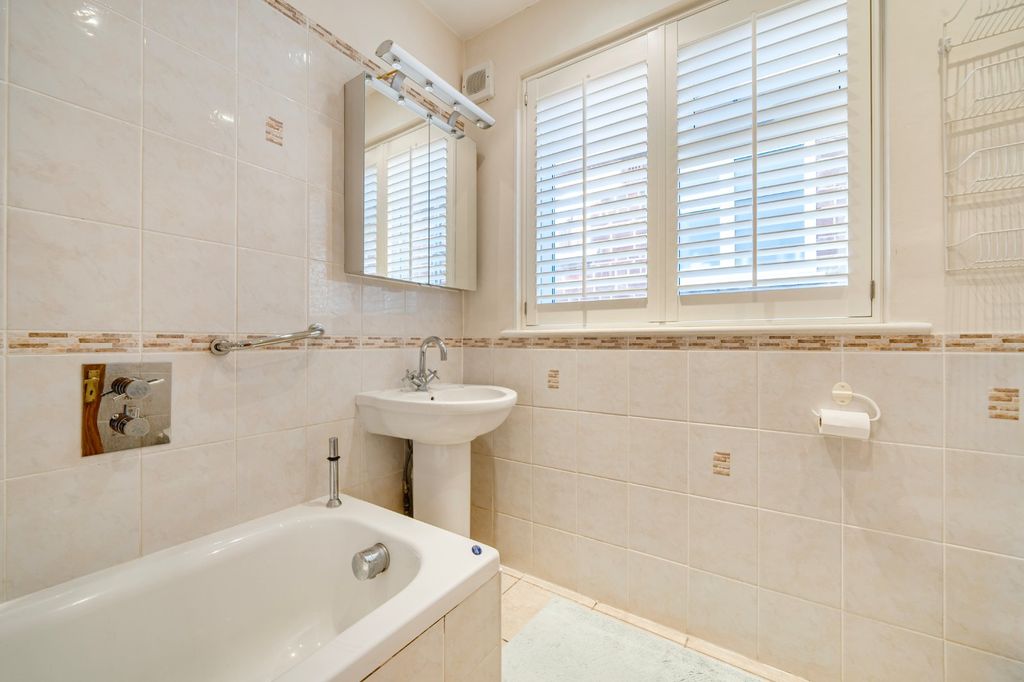 Friars Walk, London N14, 3 bed semi-detached house for sale, £825,000 ...