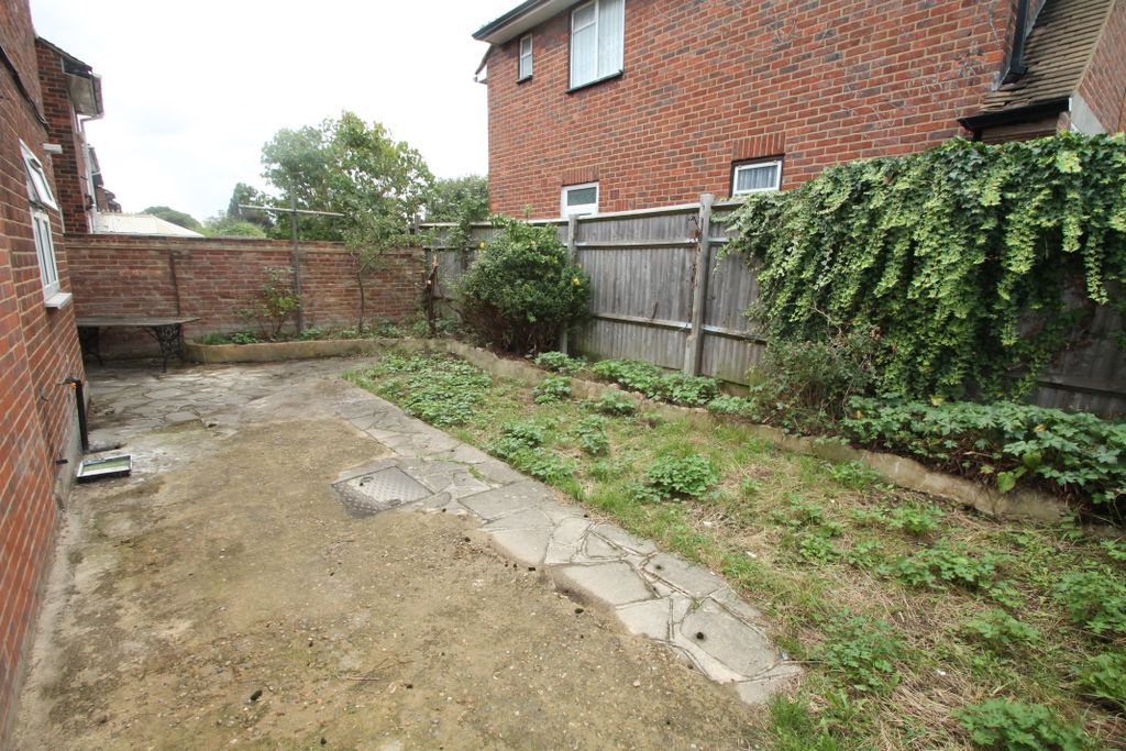 Beck Lane, Beckenham BR3, Room to rent, £750 pcm | PrimeLocation