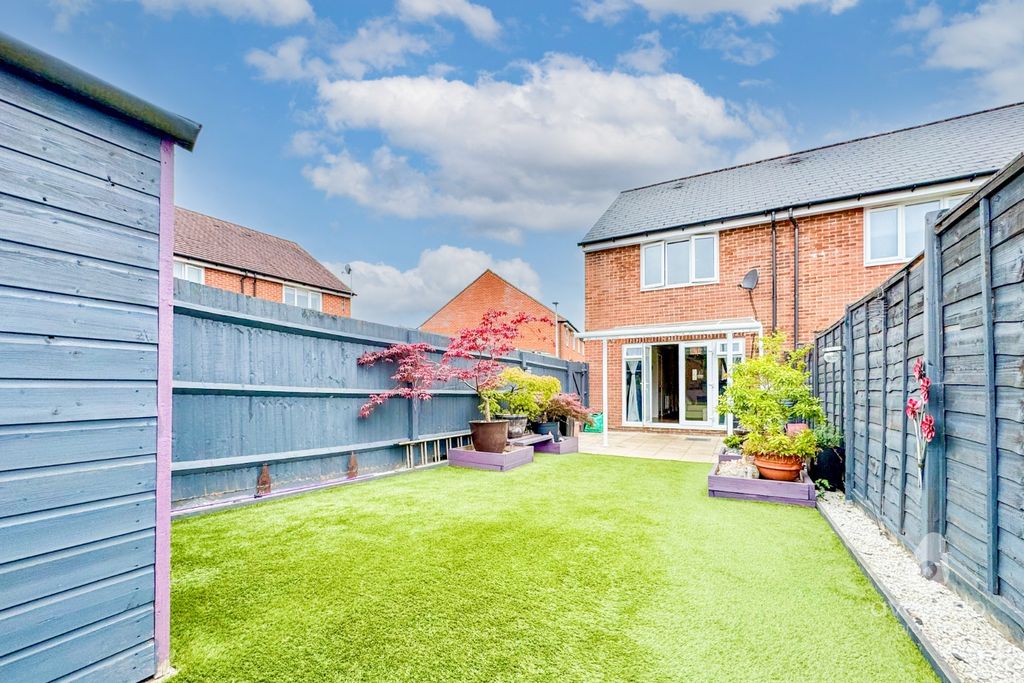 Caribou Walk, Three Mile Cross RG7, 2 bed end terrace house for sale ...