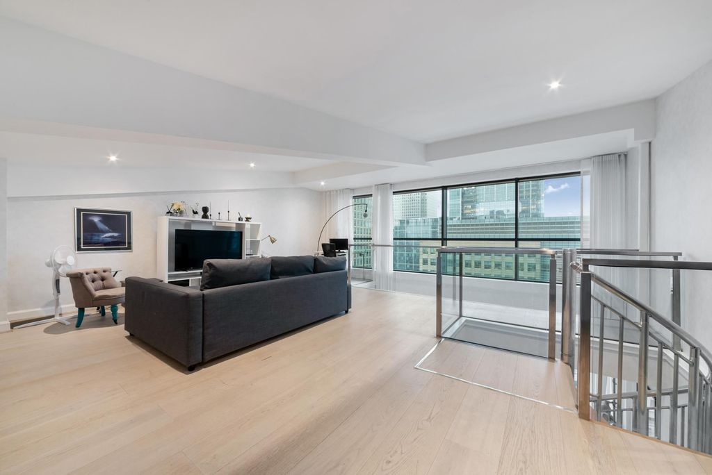 Discovery Dock East, Canary Wharf, London E14, 2 bed flat to rent, £ ...