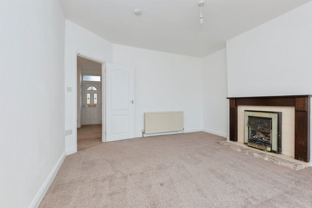 Northdown Drive, Thurmaston, Leicester LE4, 2 bed semi-detached ...