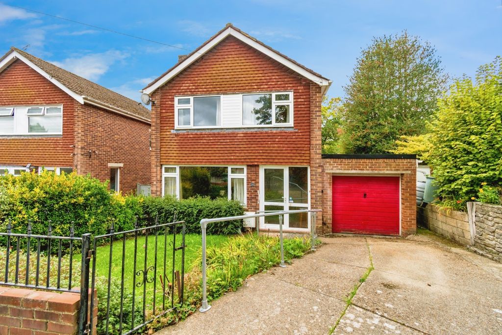 Warren Close, Southampton, Hampshire SO16, 3 bed detached house for ...