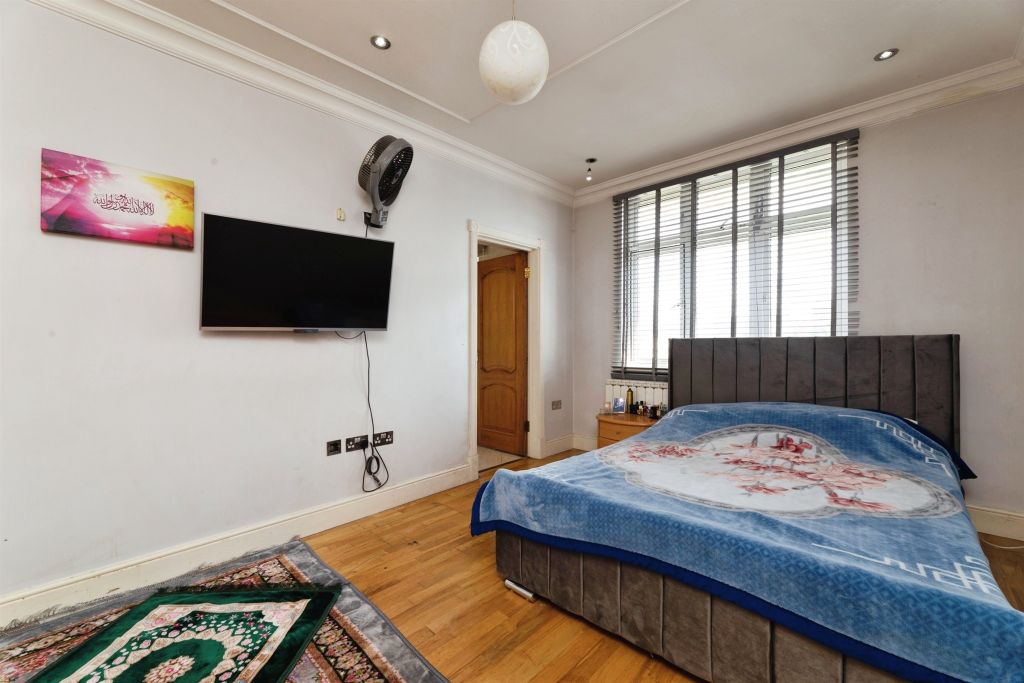 Stratton Drive, Barking IG11, 6 bed detached house for sale, £1,370,000 ...
