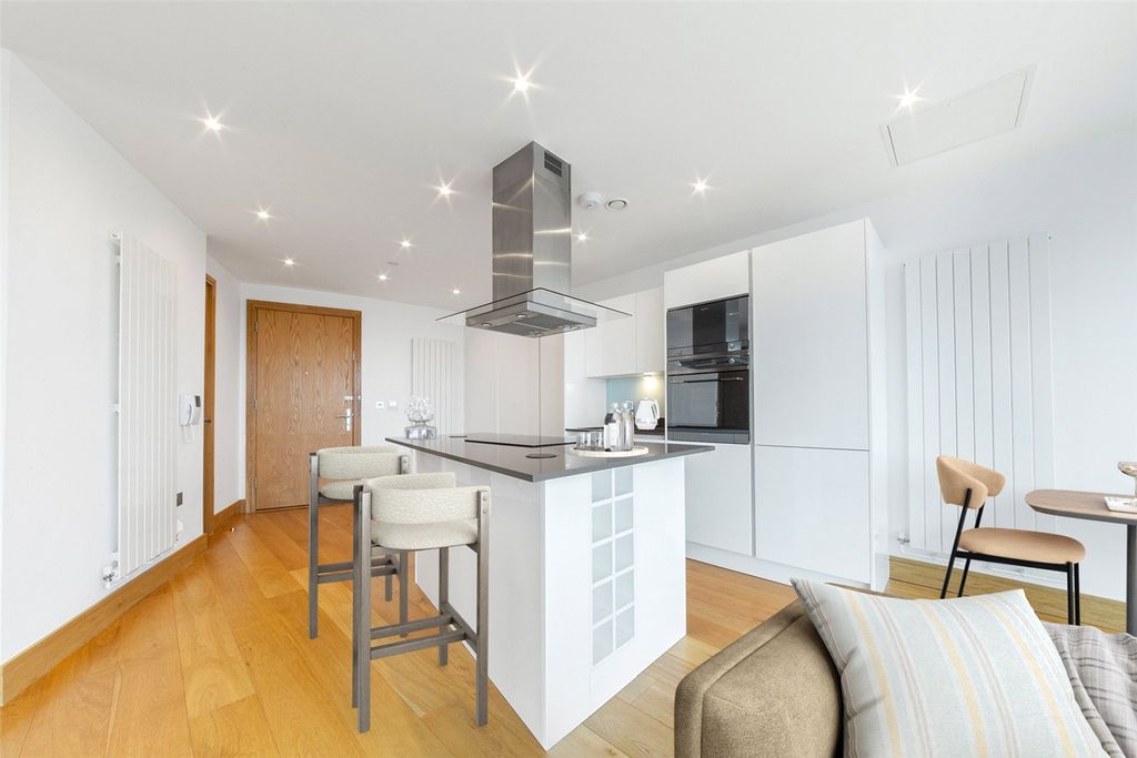 Arena Tower, 25 Crossharbour Plaza, London E14, 1 bed flat for sale, £ ...