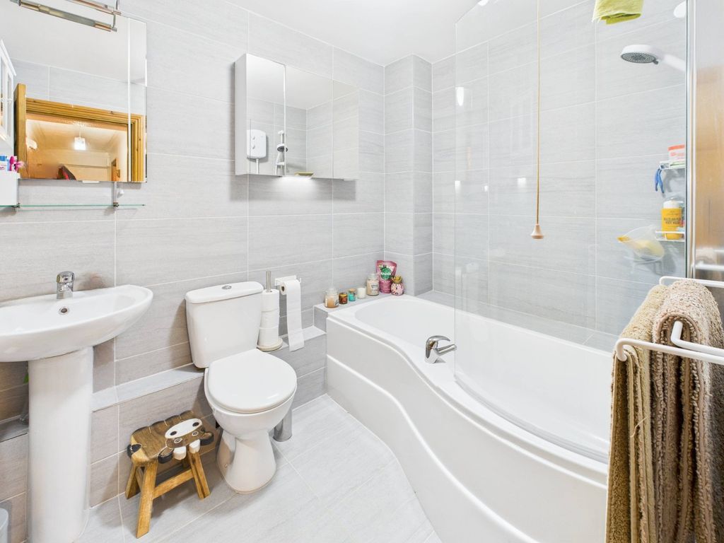 Upton Park, Slough, Berkshire SL1, 2 bed flat for sale, £299,950 ...