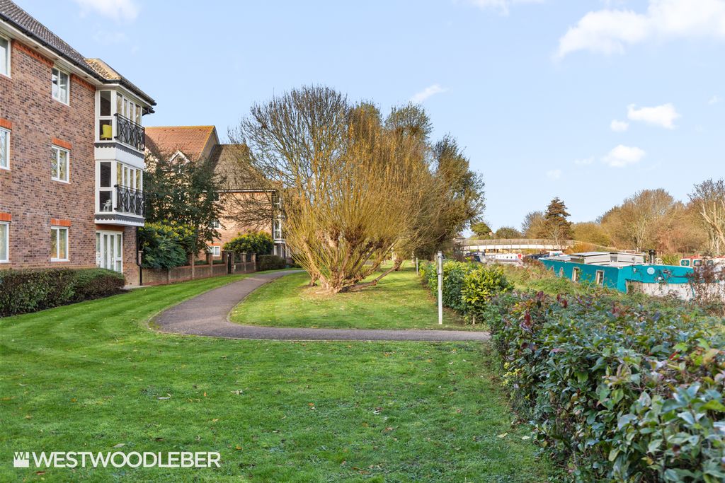 Crane Mead, Ware SG12, 2 bed flat to rent, £1,650 pcm | PrimeLocation
