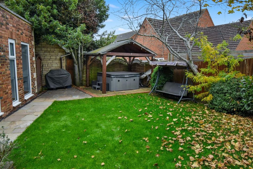 NN17, Bramblewood Road, Weldon, 6 bed detached house for sale, £525,000 ...