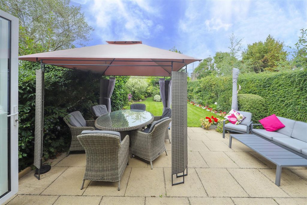 Derwent Avenue, Ickenham UB10, 4 bed detached bungalow for sale ...