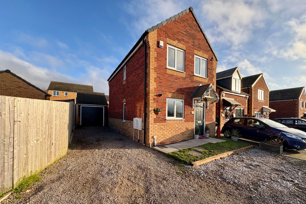 Luddington Drive, Ashurst, Skelmersdale WN8, 3 bed semi-detached house ...