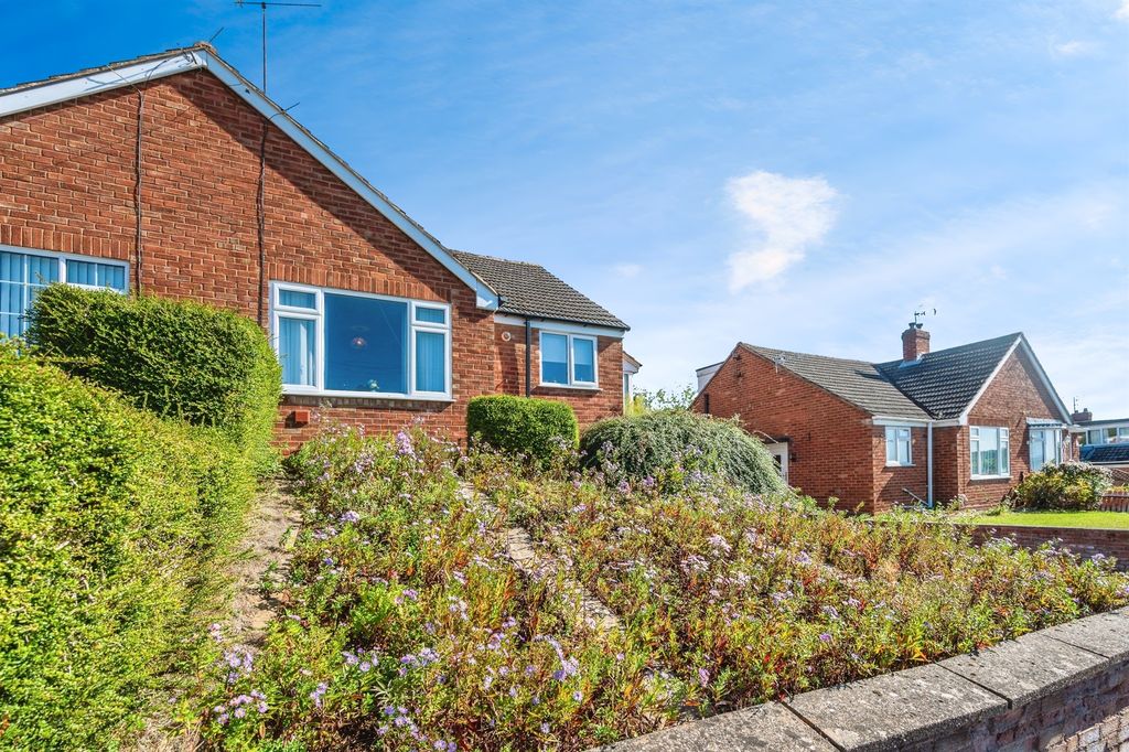 Lutterworth Close, Worcester WR4, 2 bed semi-detached bungalow for sale ...