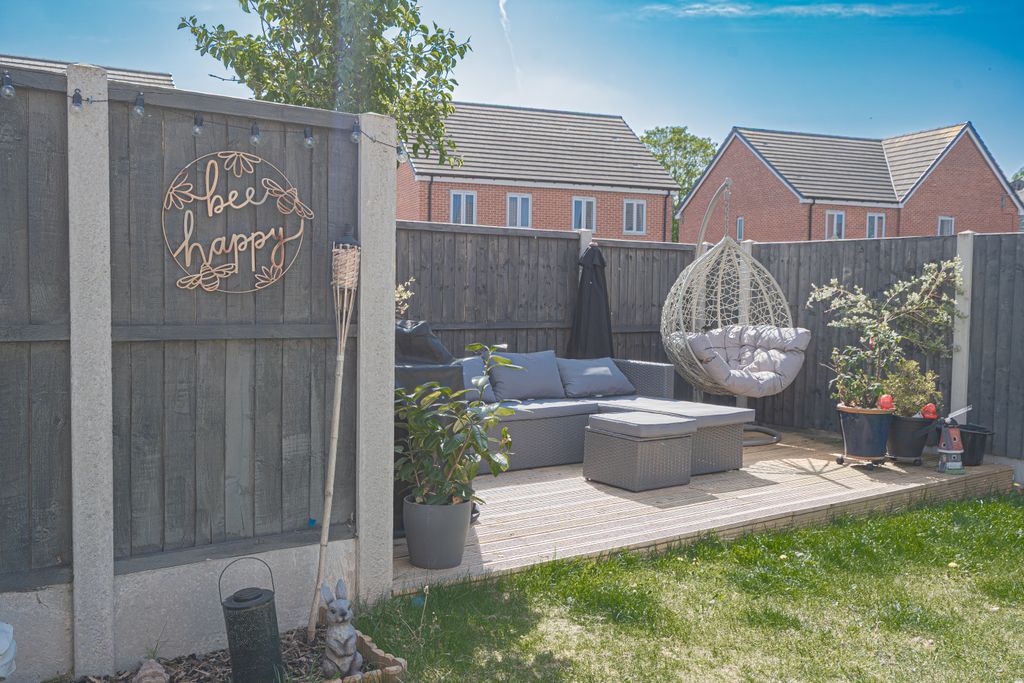 Maltings Avenue, Oldbury, West Midlands B69, 2 bed semi-detached house ...