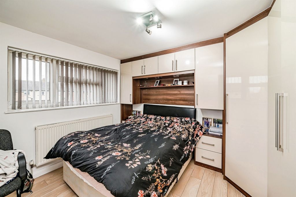 Lincoln Way, Slough SL1, 2 bed end terrace house for sale, £425,000 ...