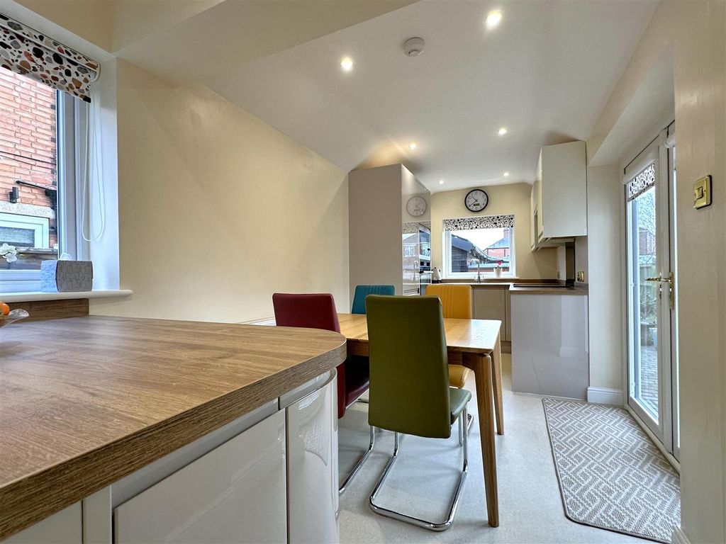 Rupert Crescent, Newark NG24, 3 bed semi-detached house for sale, £ ...