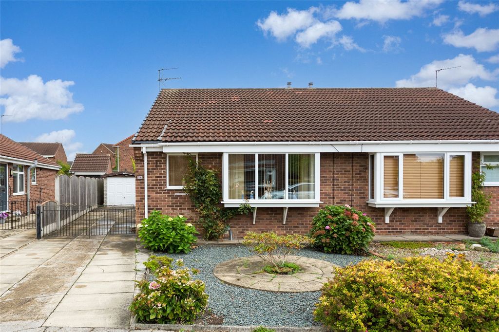 Harrow Glade, York, North Yorkshire YO30, 2 bed bungalow for sale, £ ...