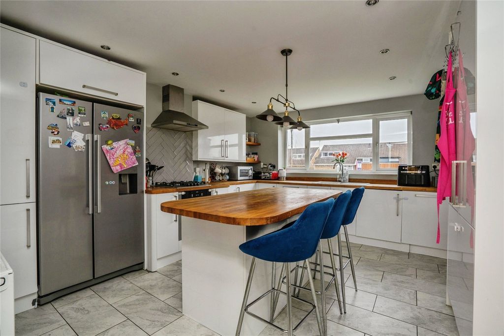 Lincoln Rise, Waterlooville, Hampshire PO8, 3 bed detached house for ...