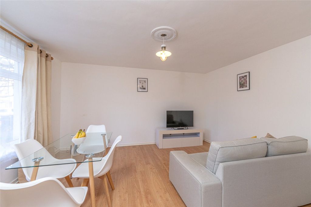North Fort Street, Edinburgh EH6, 2 bed flat for sale, £170,000 ...
