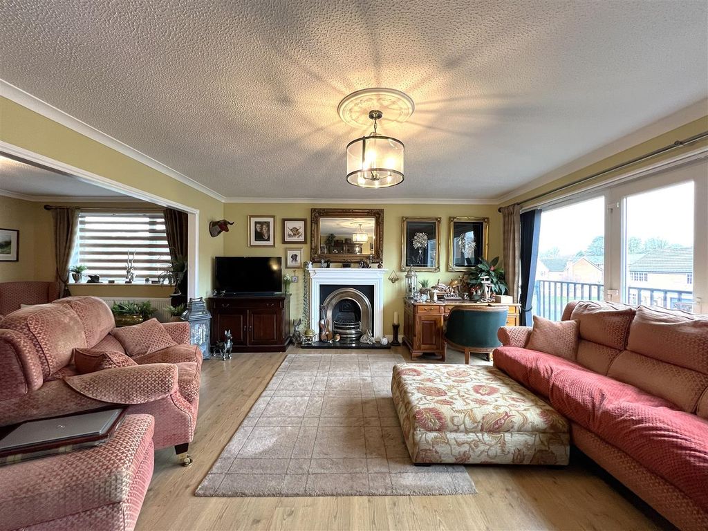 Thames Close, Congleton CW12, 3 bed detached bungalow for sale, £ ...