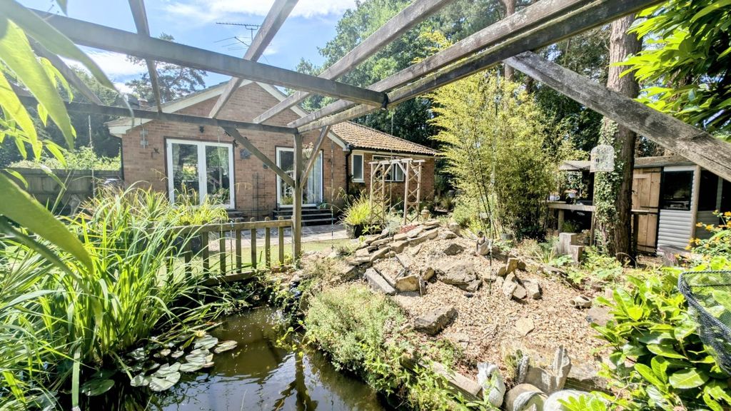 Wellington Avenue, Whitehill, Hampshire GU35, 3 bed detached bungalow ...