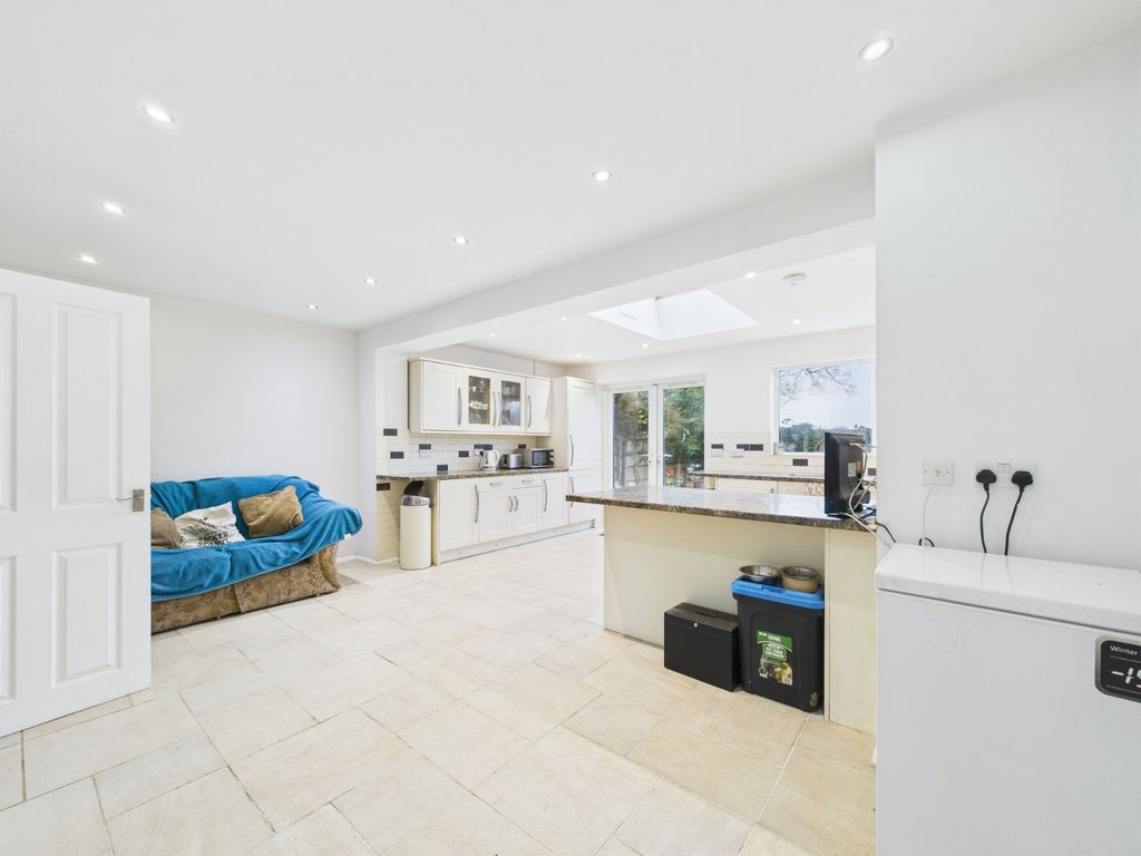 Hawkwood Crescent, Worcester, Worcestershire WR2, 3 bed semi-detached ...