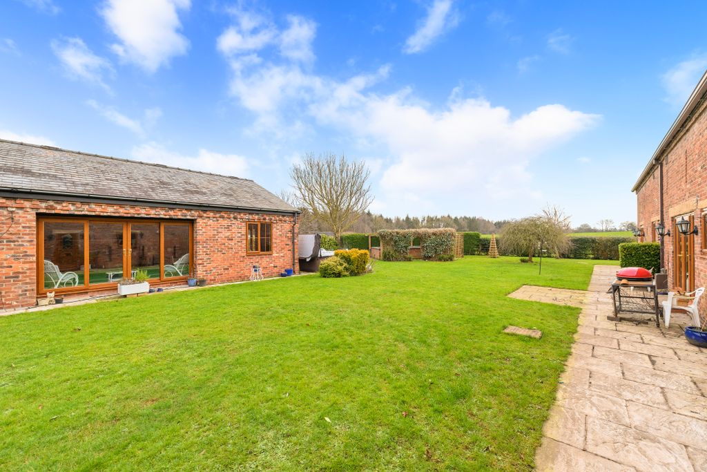 Breaden Heath, Whitchurch SY13, 6 bed barn conversion for sale, £ ...