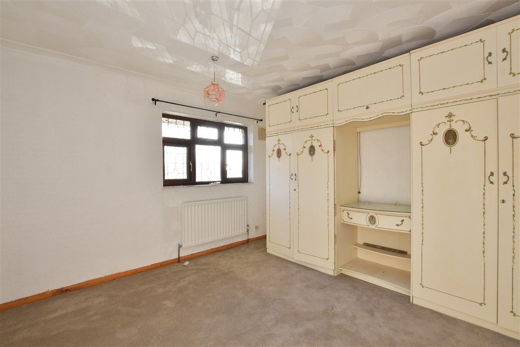 Thatches Grove, Romford, Essex RM6, 3 bed terraced house for sale, £ ...