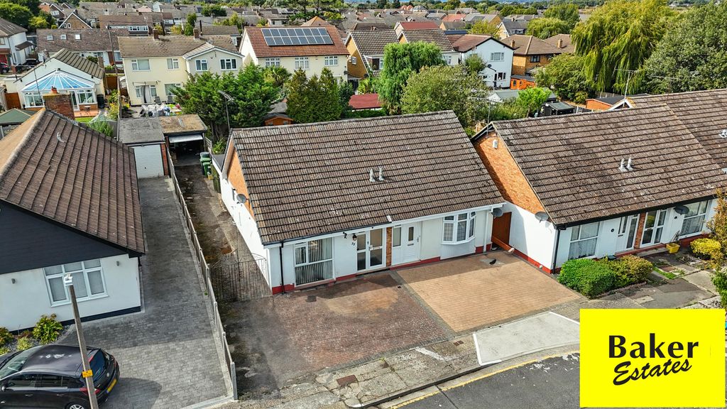 High Road, Benfleet SS7, 1 bed semi-detached bungalow for sale, £ ...
