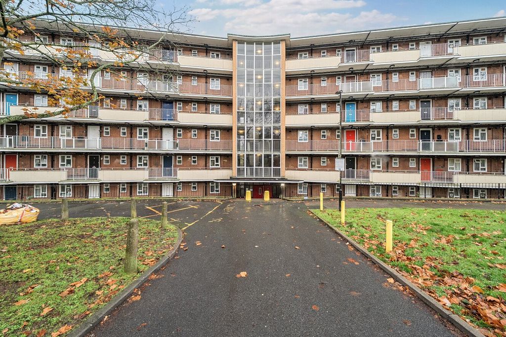 Sydenham Hill, London SE26, 2 bed flat for sale, £300,000 | PrimeLocation