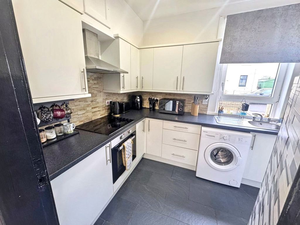 9, School Terrace, Coalsnaughton FK13, 2 bed flat for sale, £89,995 ...